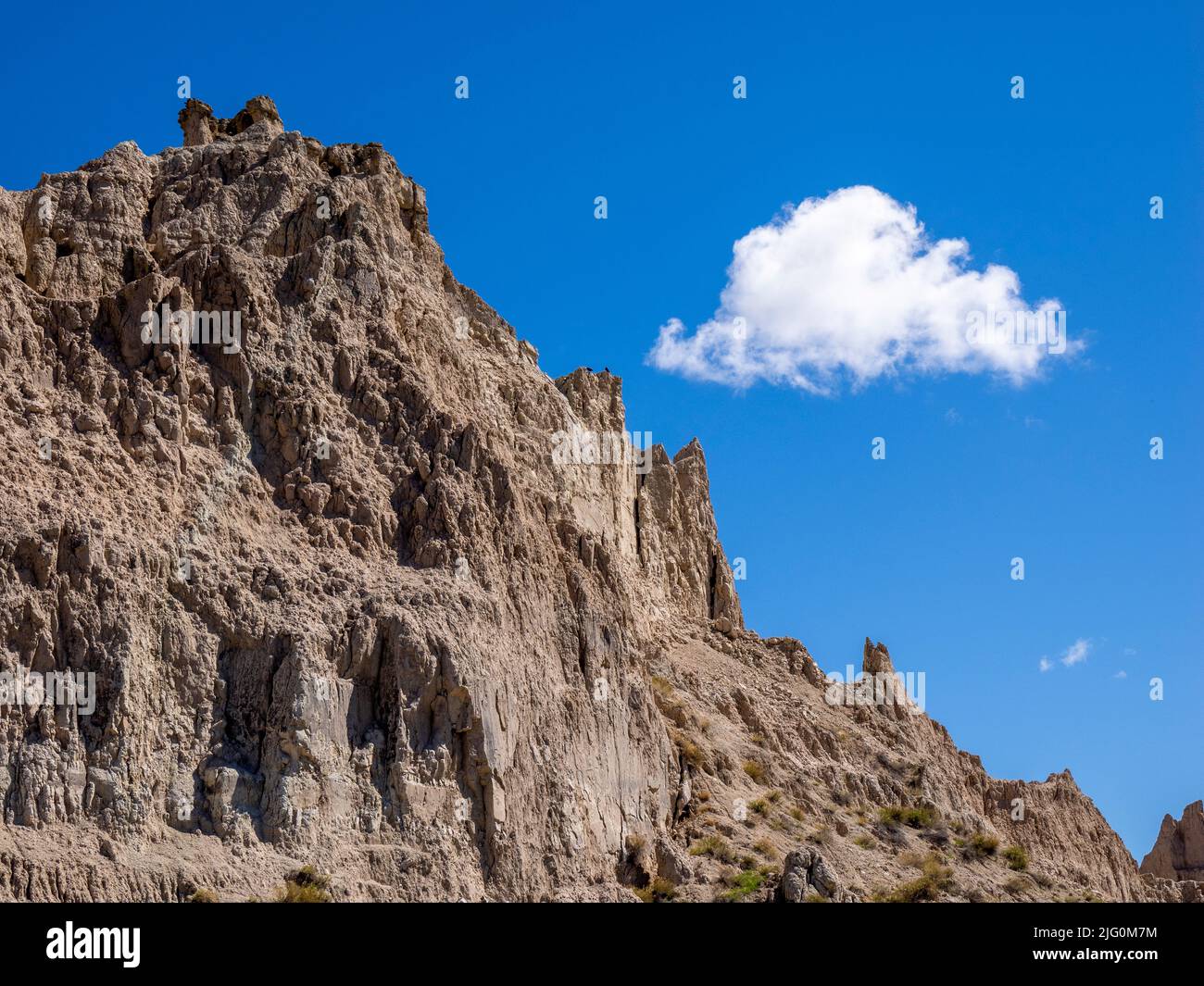 View of rock cliff wall from the Cliff Shelf Nature Trail in Badlands ...