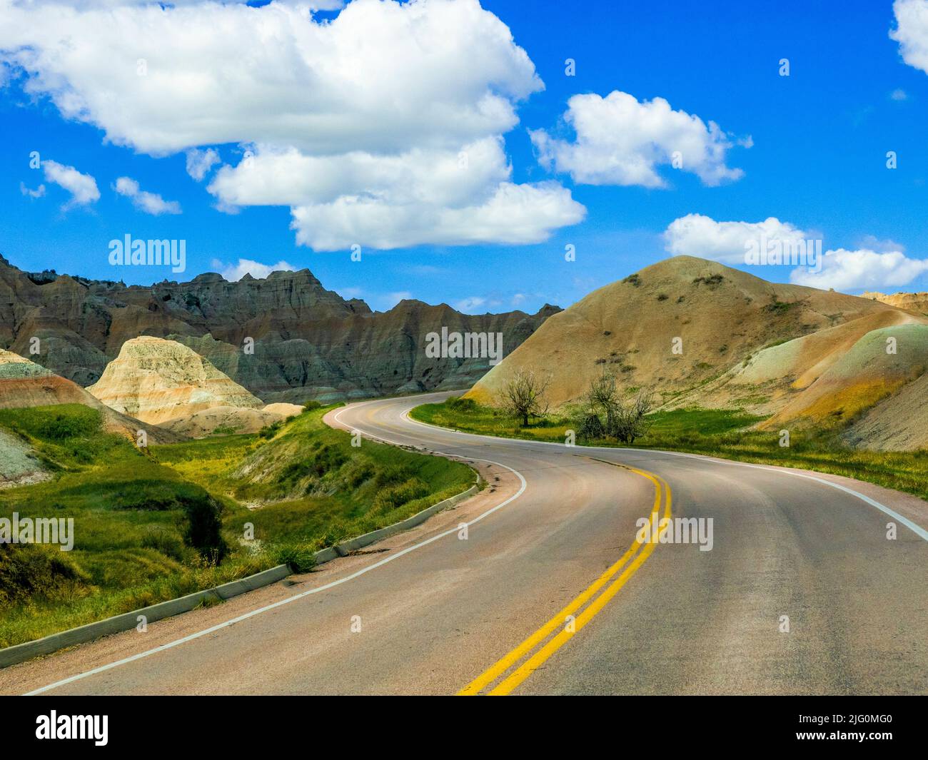 Curving Badlands Loop Road in the Yellow Mounds area of Badlands ...