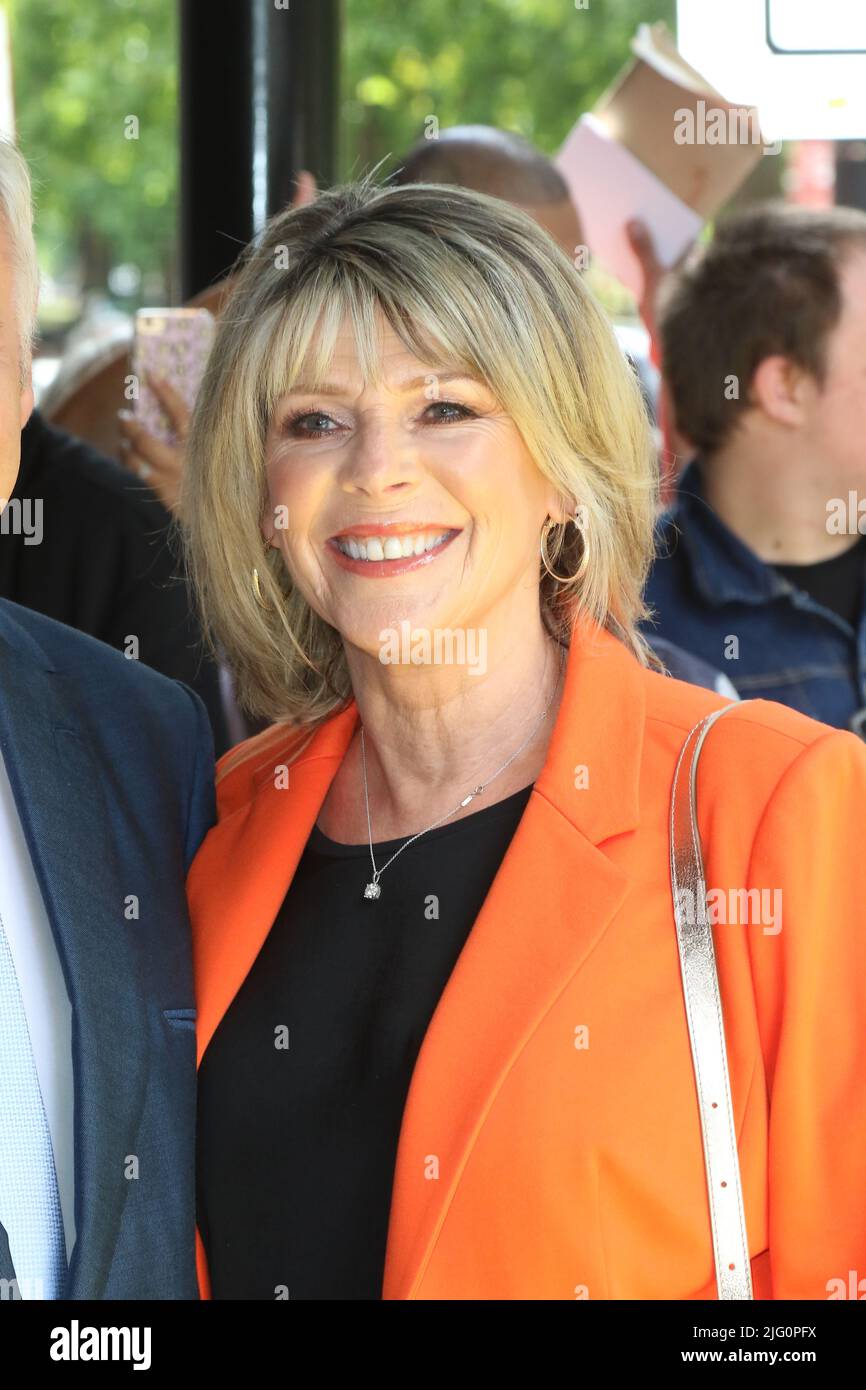 Ruth langsford 2022 hi-res stock photography and images - Alamy