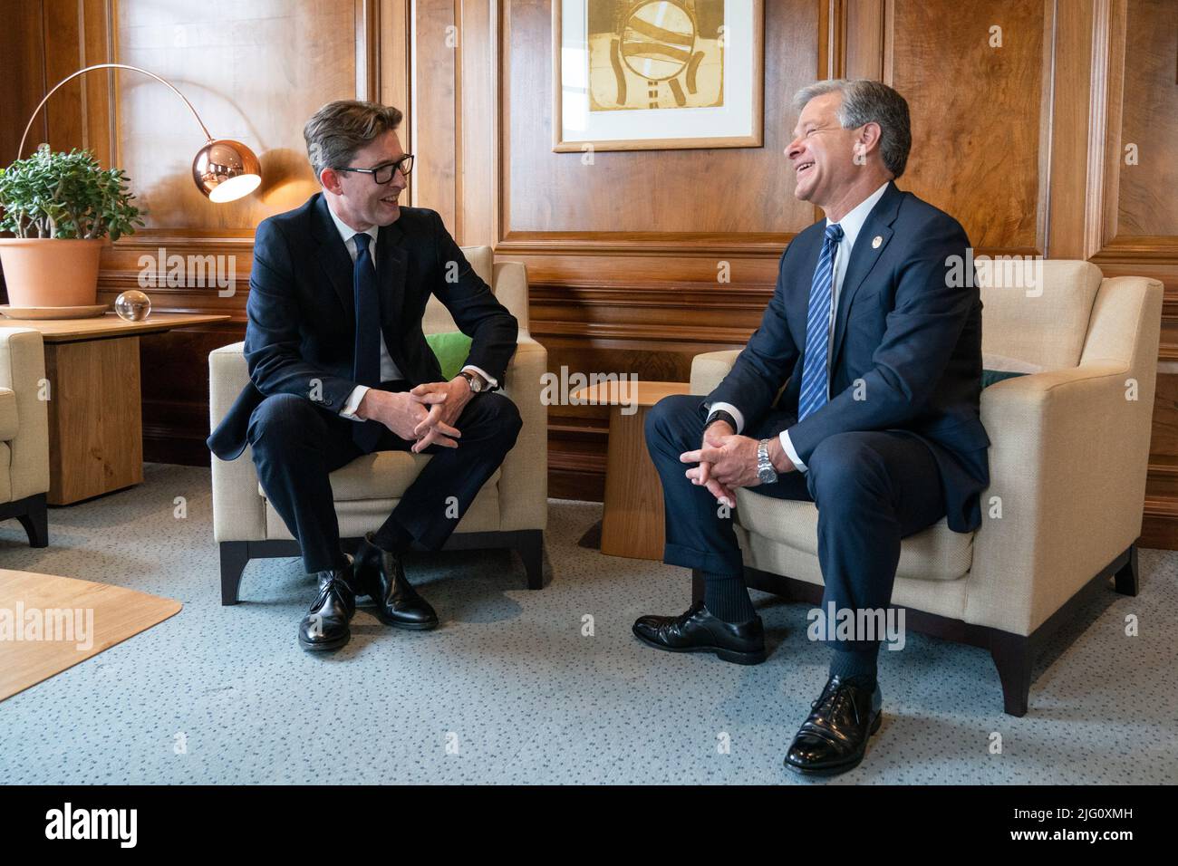 MI5 Director General Ken McCallum (left) and FBI Director Christopher ...