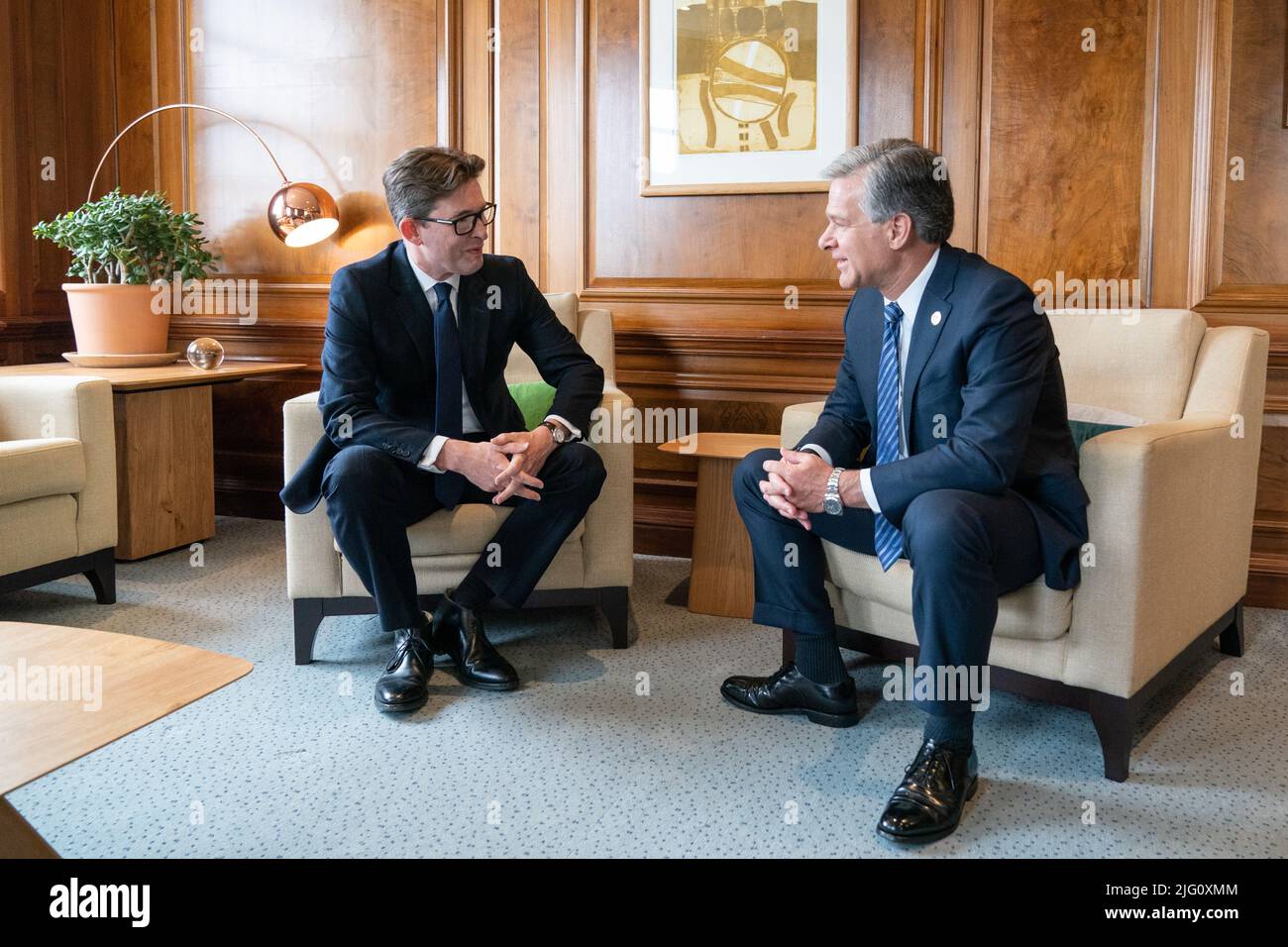 MI5 Director General Ken McCallum (left) and FBI Director Christopher ...