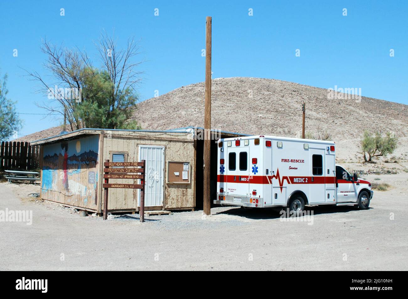 Hospital exterior ambulance usa hi-res stock photography and images - Alamy