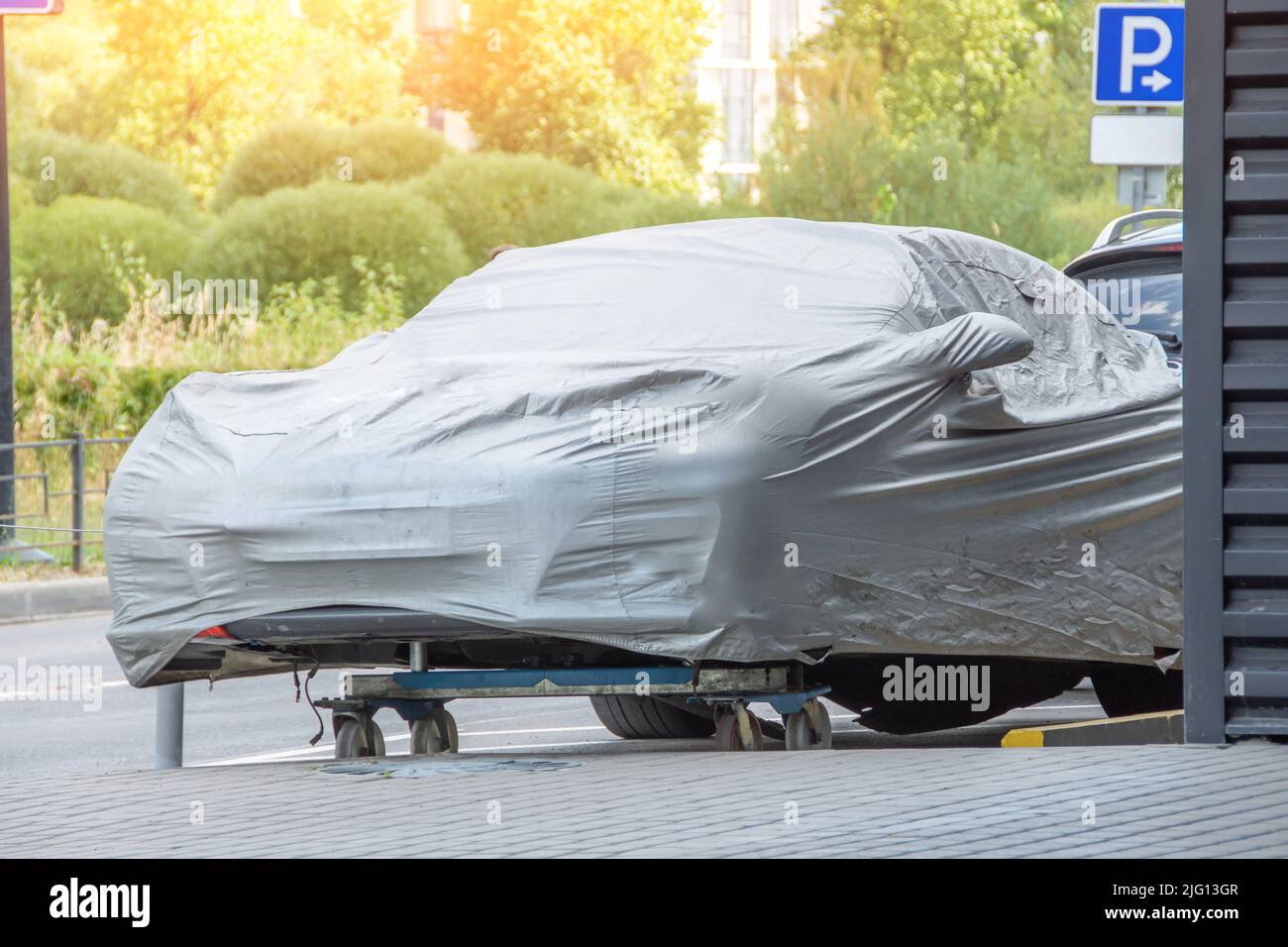 Car cover sheet hi-res stock photography and images - Alamy