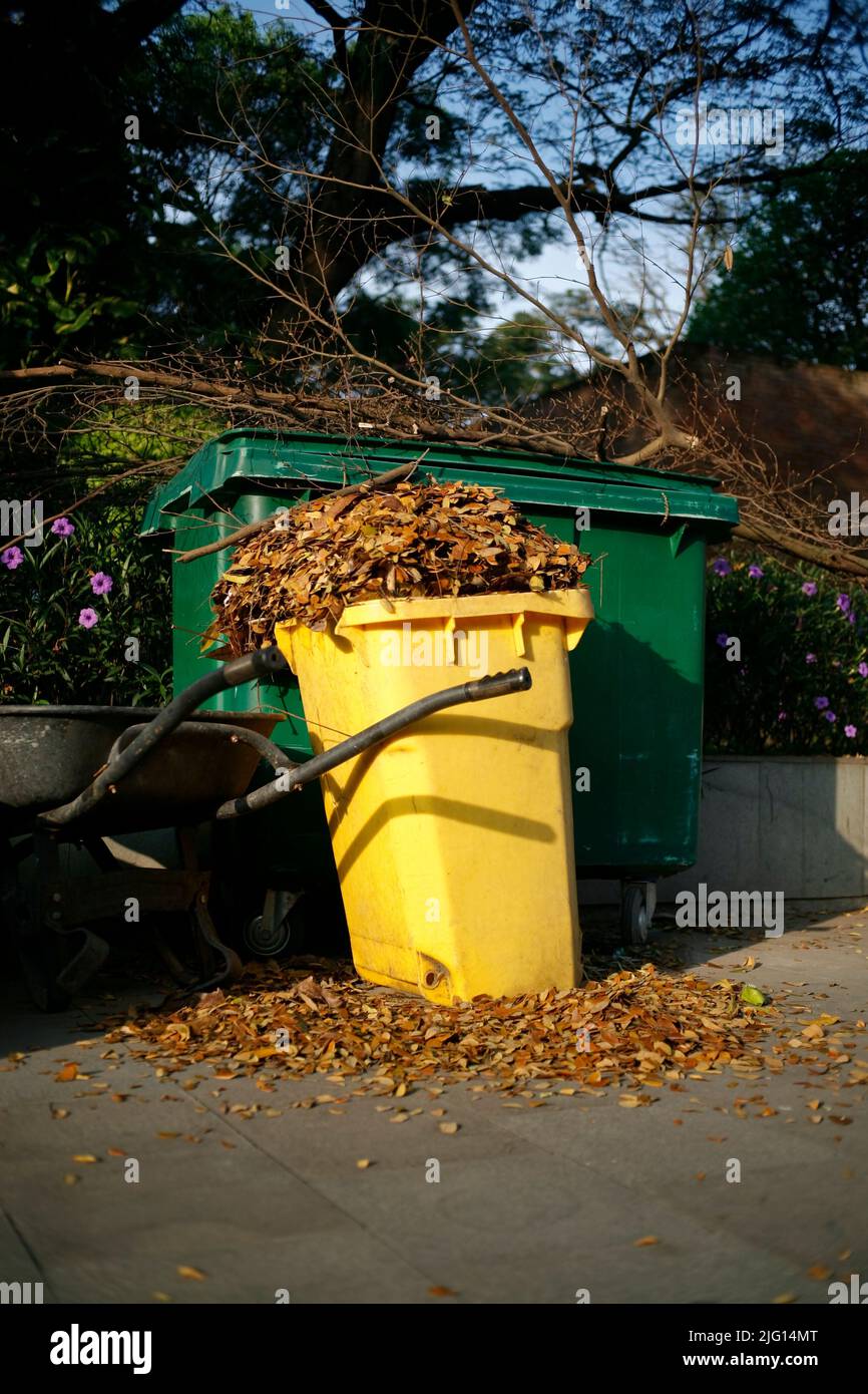 Recycle leaves mulch hi-res stock photography and images - Alamy