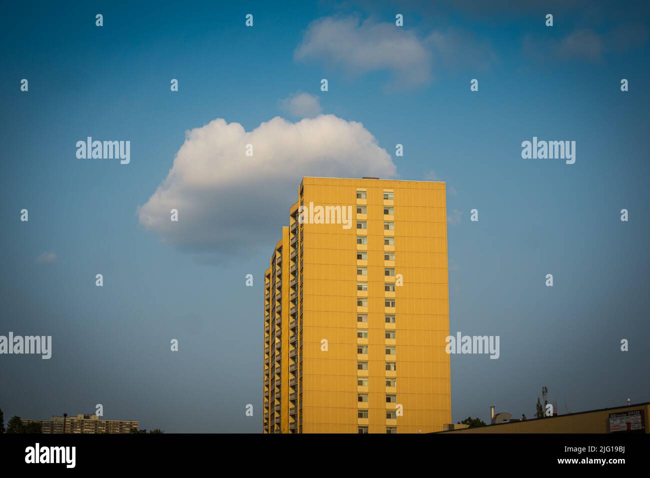 Yellowish building hi-res stock photography and images - Alamy