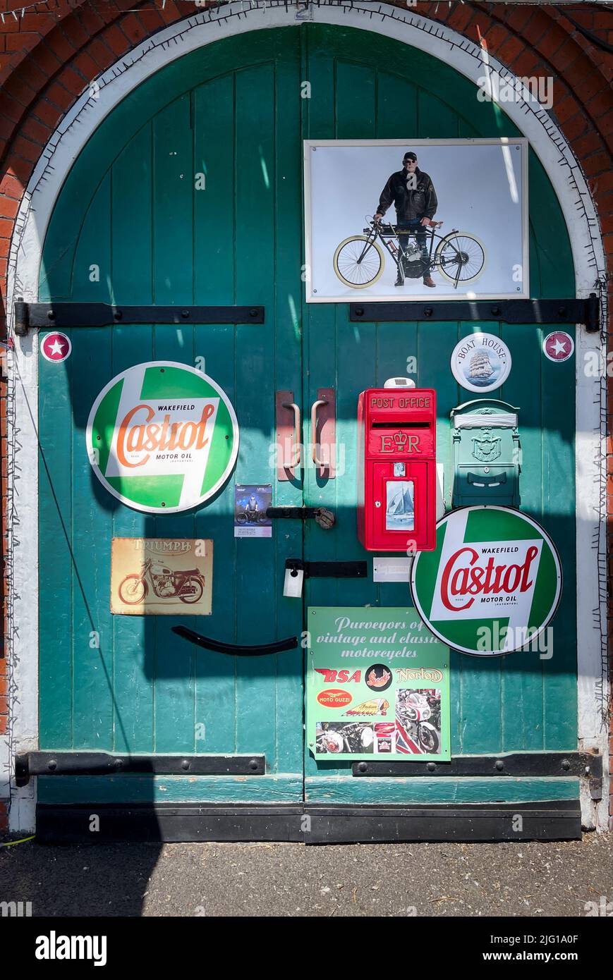 Castrol signage hi-res stock photography and images - Alamy