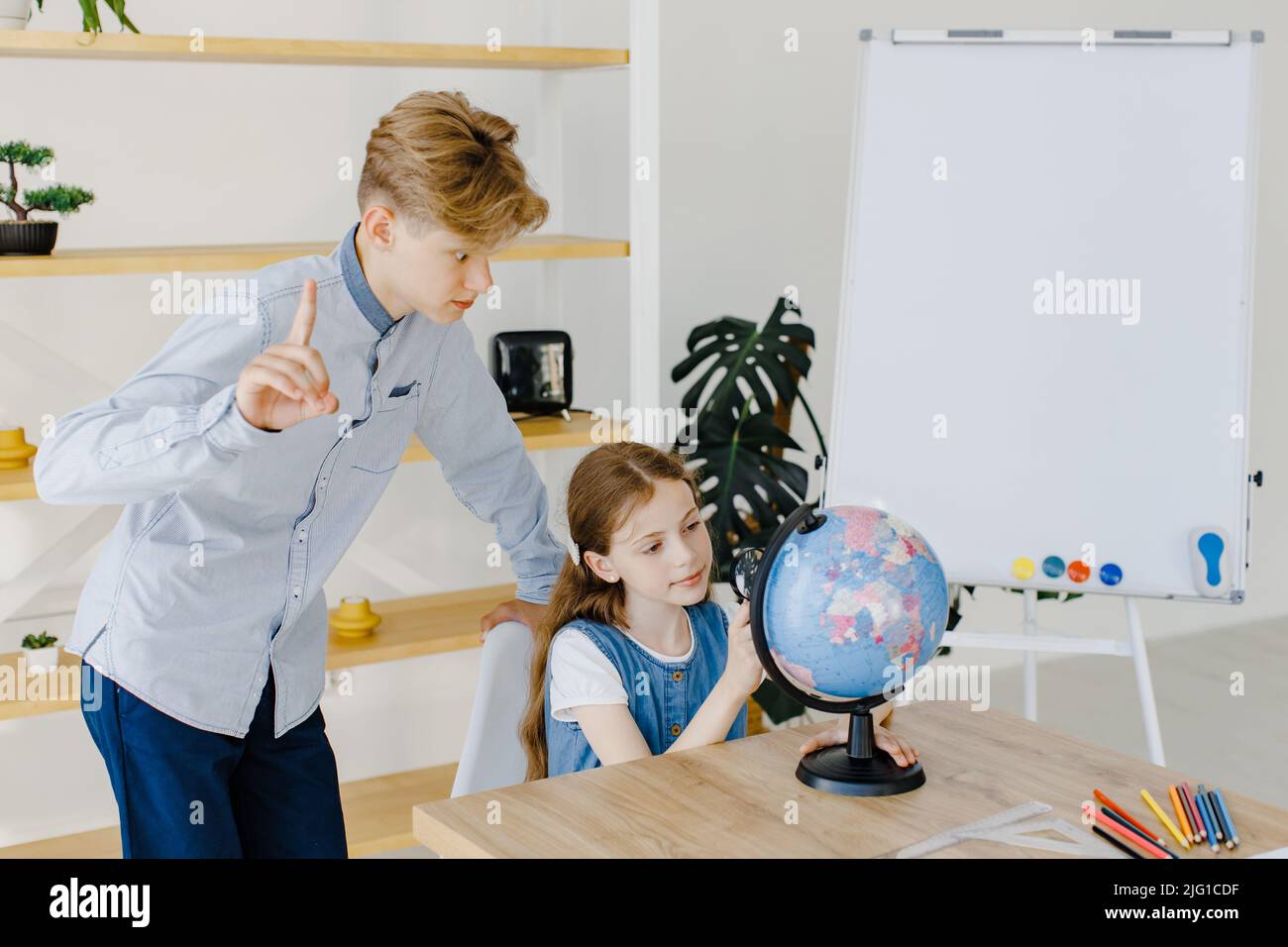 School boy with globe hi-res stock photography and images - Alamy