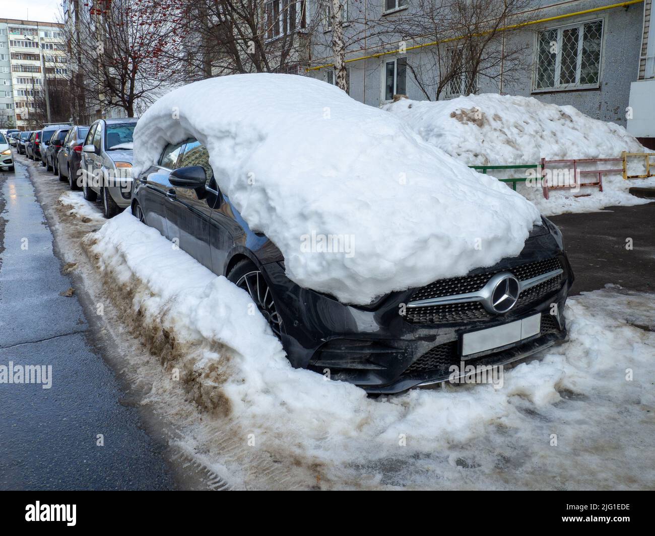Car buried under snow hi-res stock photography and images - Alamy