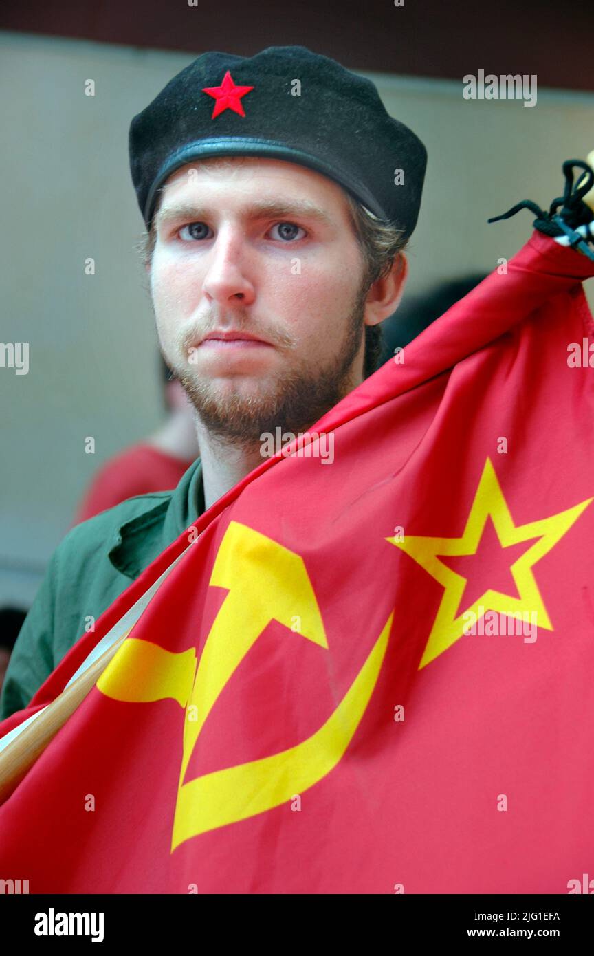 People at MegaCon dressing and acting like characters they admire for ...