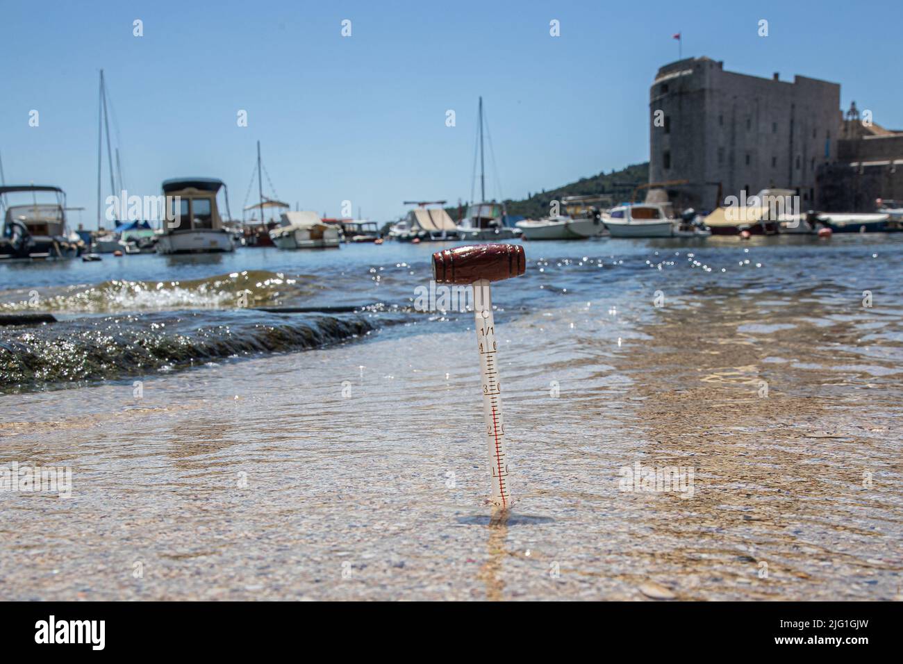 Illustration of sea temperature measurements in Dubrovnik, Croatia on ...