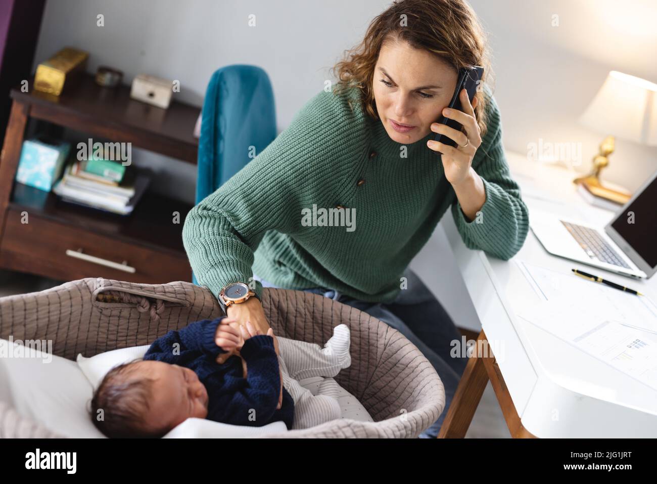 Answering hi-res stock photography and images - Alamy