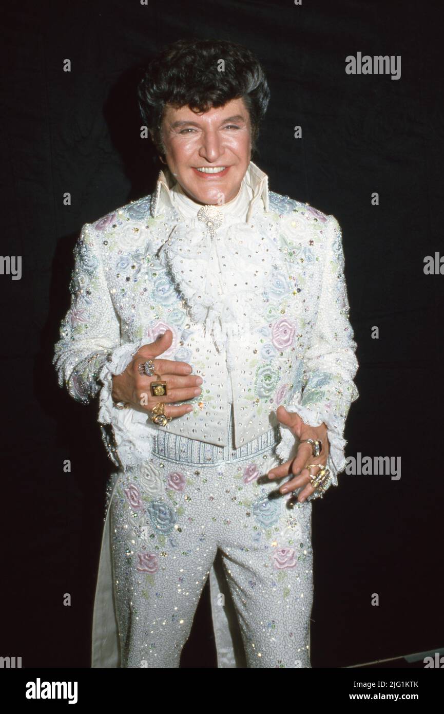 Liberace at the 54th Annual Academy Awards March 29, 1982 Credit: Ralph ...