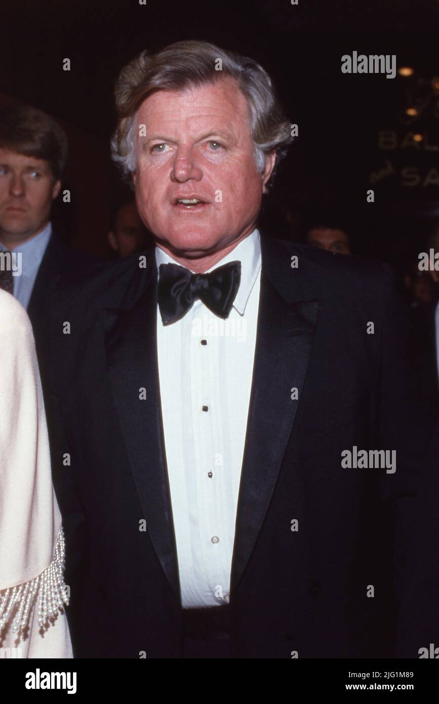 Ted kennedy 1980s hi-res stock photography and images - Alamy