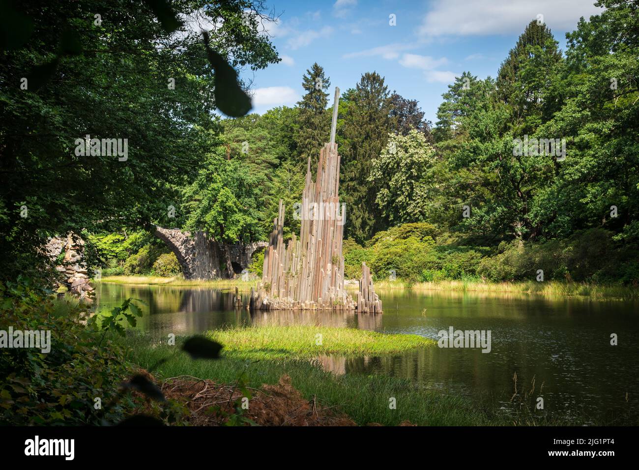 Rakotzbrücke (Rakotz bridge) in the Azalea and Rhododendron Park ...