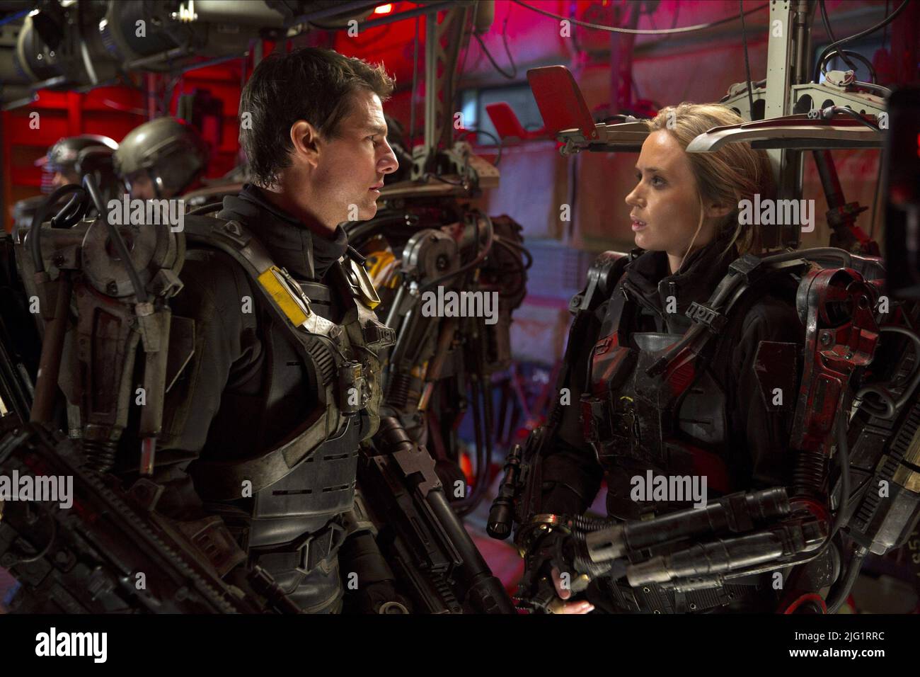 TOM CRUISE, EMILY BLUNT, EDGE OF TOMORROW, 2014 Stock Photo - Alamy