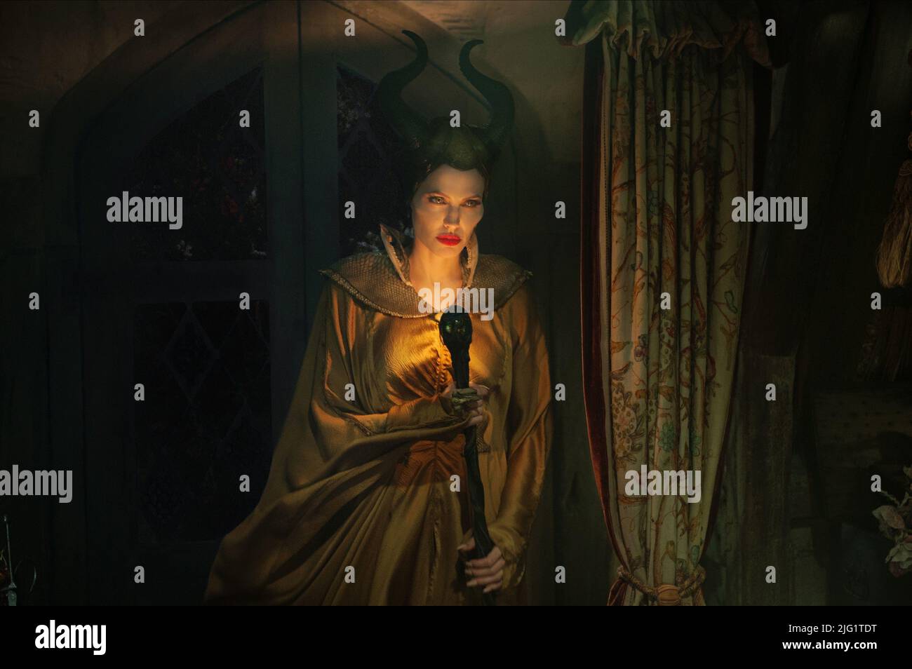 Angelina jolie malefica hi-res stock photography and images - Alamy