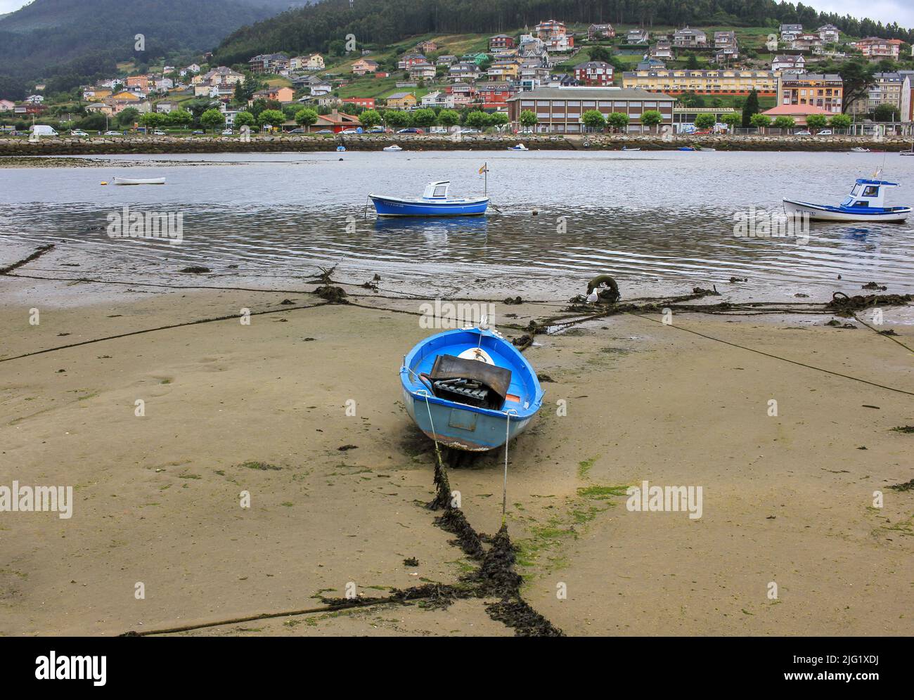 Low tide boat hi-res stock photography and images - Alamy