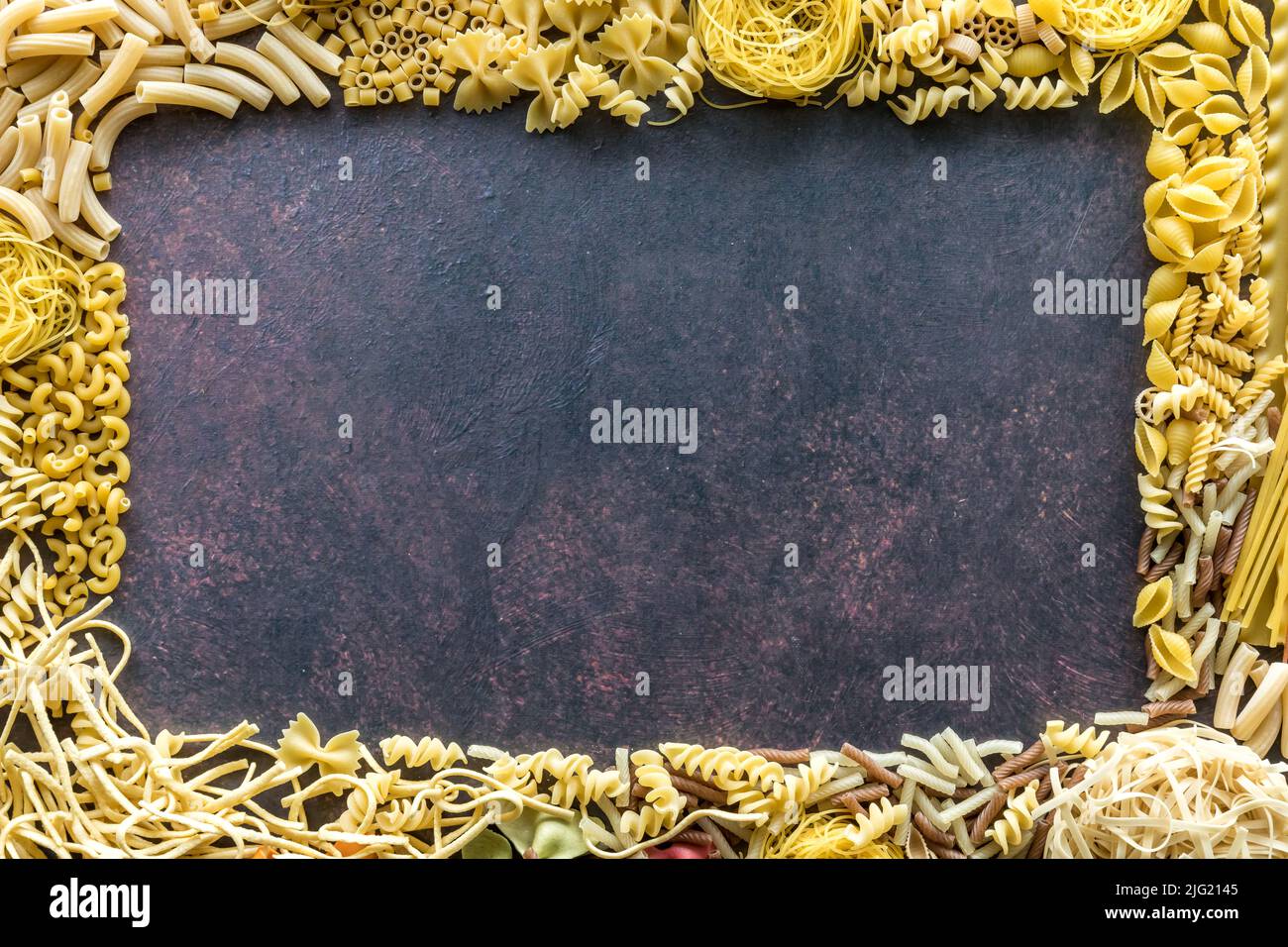 A border frame of dried pasta with copy space in the middle Stock Photo ...