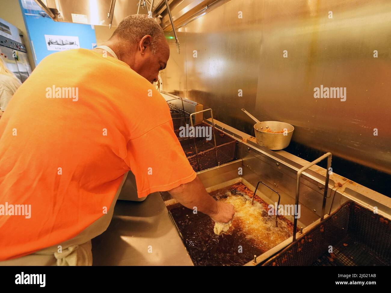 St. Louis, United States. 06th July, 2022. Cook Chip Smith places ...