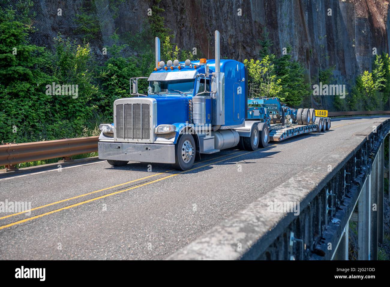 Semi truck lights on hi-res stock photography and images - Alamy
