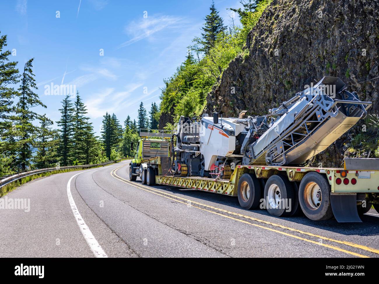 Big rig day cab semi truck tractor with yellow flashing lights on the ...