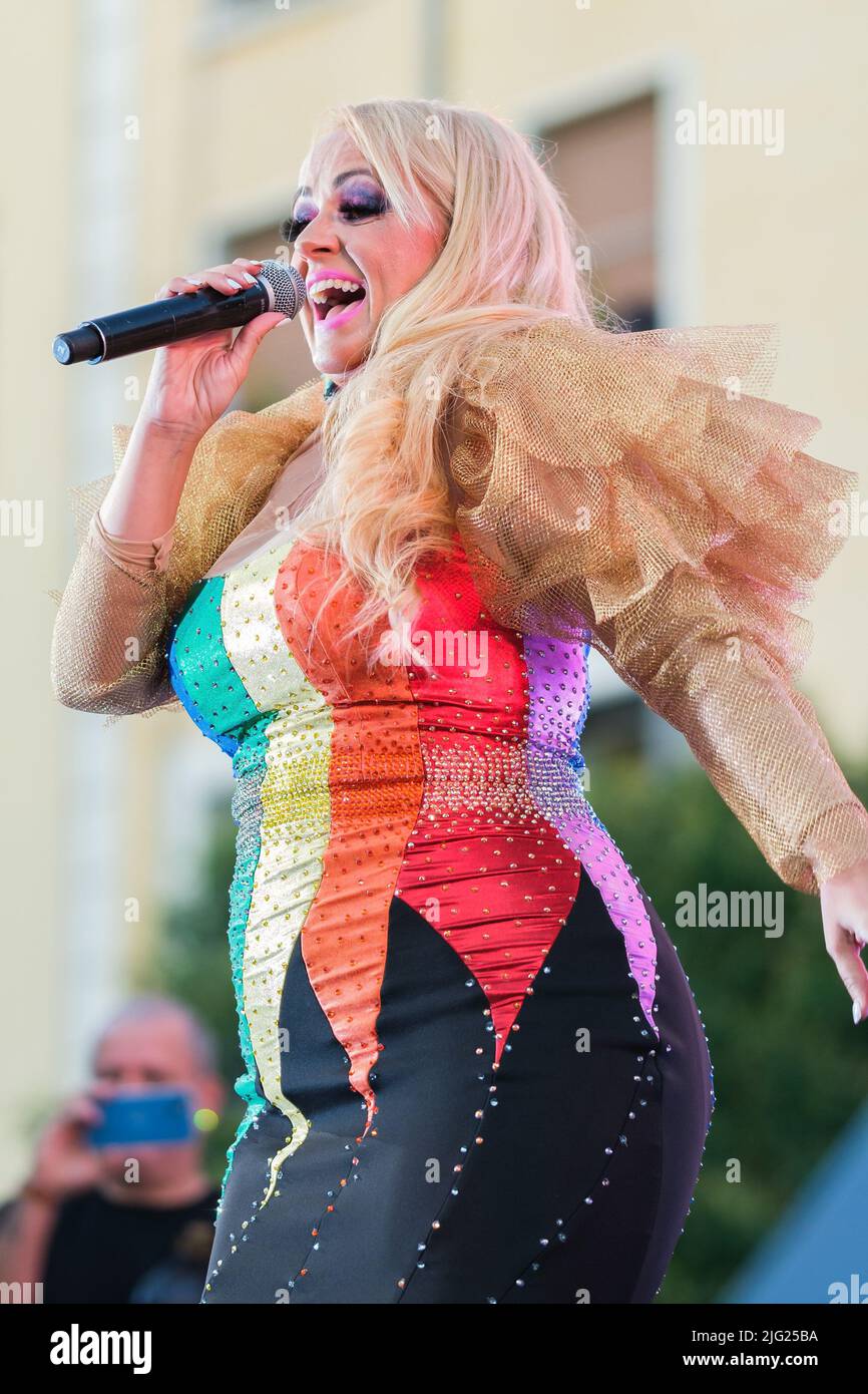 Singer sonia hi-res stock photography and images - Alamy