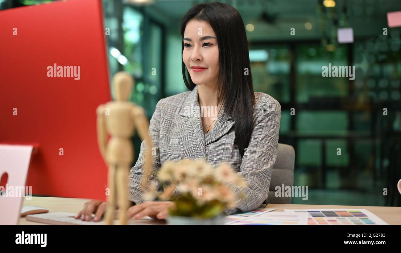 Elegant gorgeous asian businesswoman or female graphic designer manager ...