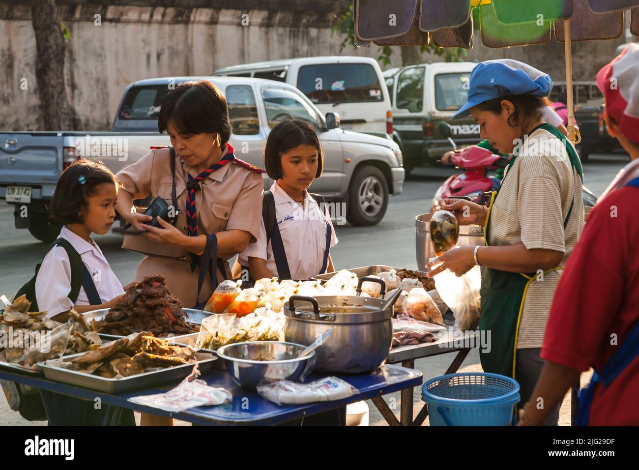 Local food stall on the street, mother and daughters, Lopburi(Lop Buri ...