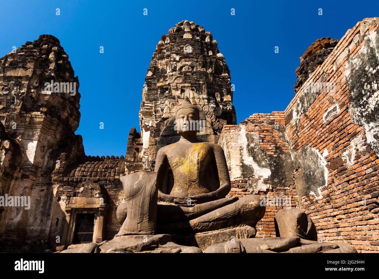 Monkey temple, Pra Prang Sam Yod(Yot), smiling Buddha statue, Chedi ...