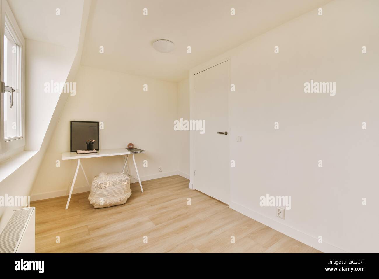 A cozy and spacious empty room in a luxury house Stock Photo - Alamy