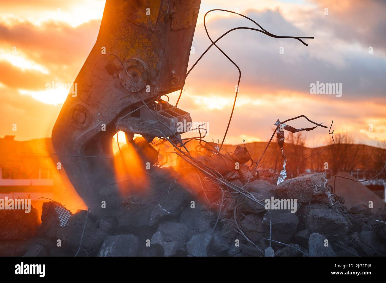 Metal crusher on excavator rigging destroys armored concrete Stock ...