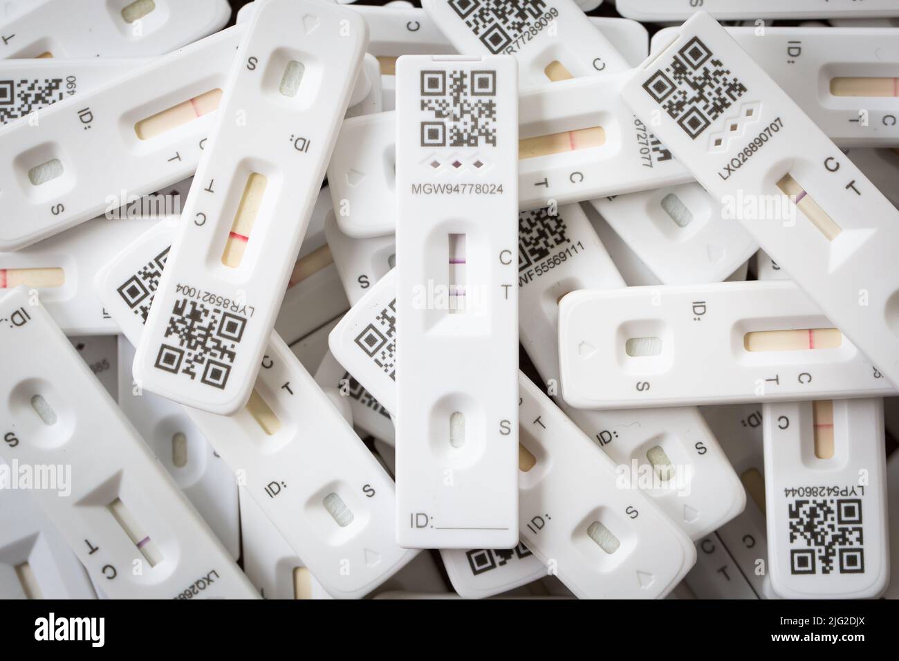 Positive lateral flow hi-res stock photography and images - Alamy