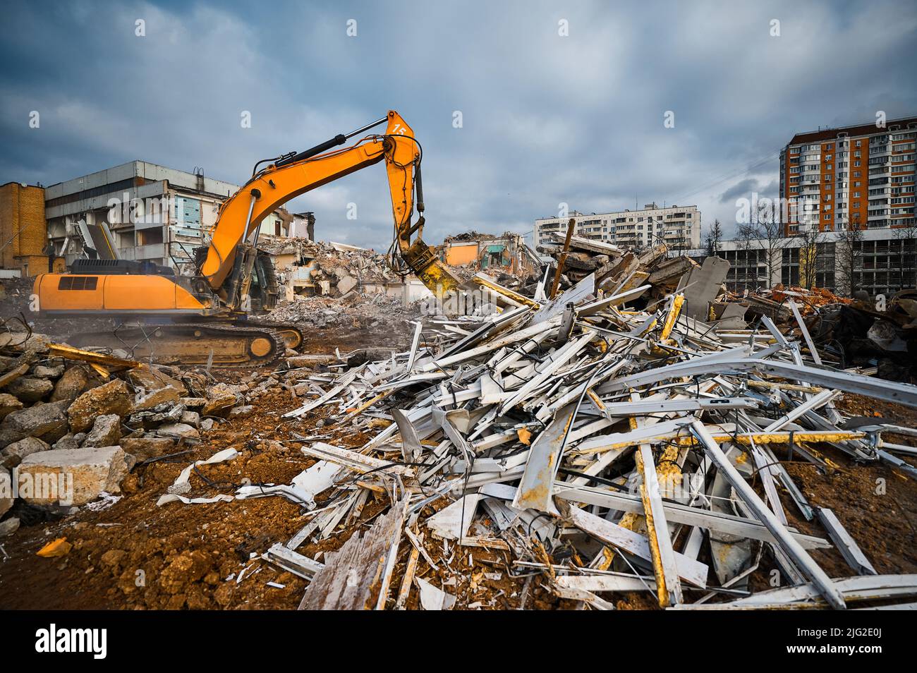 Excavator destroyer with hydraulic scissors cuts concrete Stock Photo ...