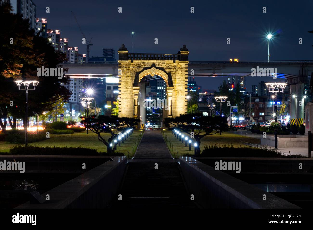 The scenery of Independence Gate in Seodaemun-gu, Seoul, Korea Stock ...