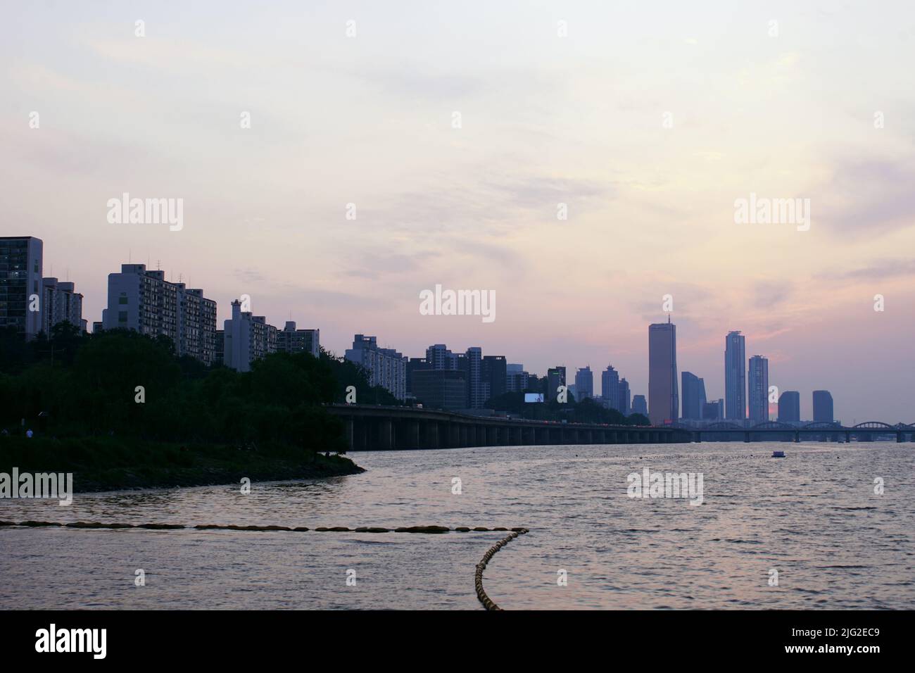 Tower 63 building seoul hi-res stock photography and images - Alamy