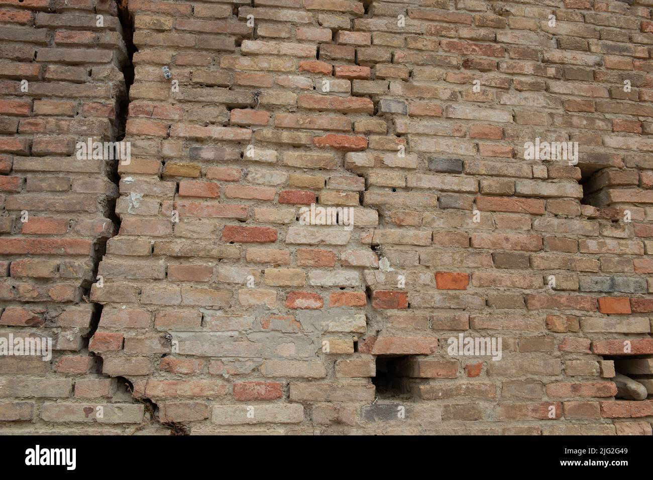 Historical surrounding wall hi-res stock photography and images - Alamy