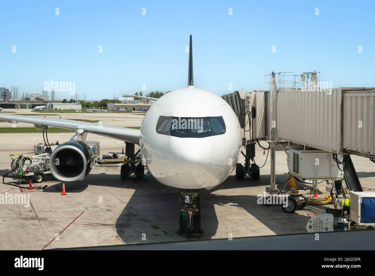 Flight boarding gate hi-res stock photography and images - Alamy