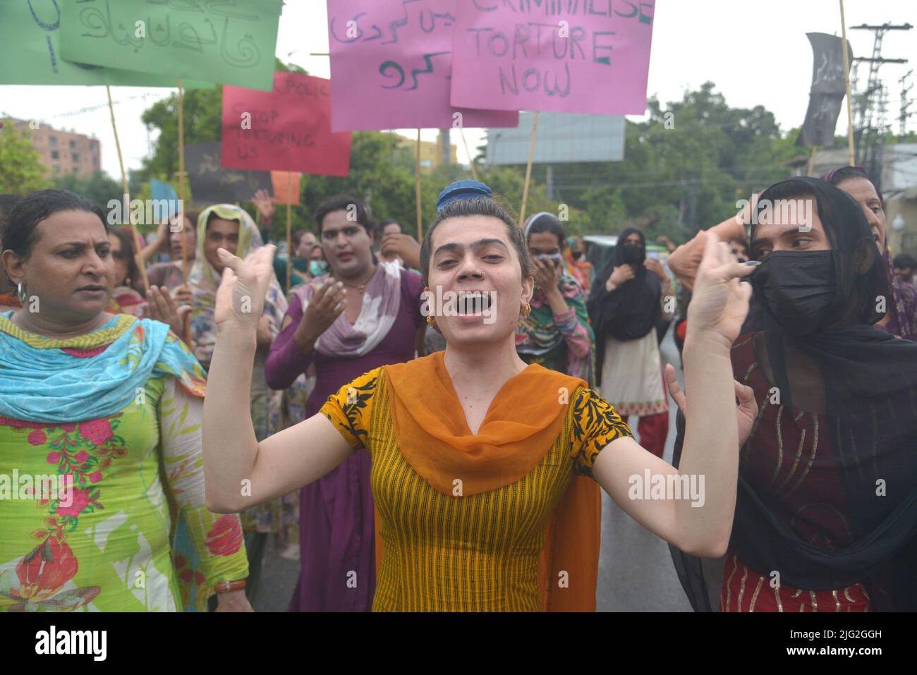 Lahore, Pakistan. 06th July, 2022. Pakistani transgender community ...