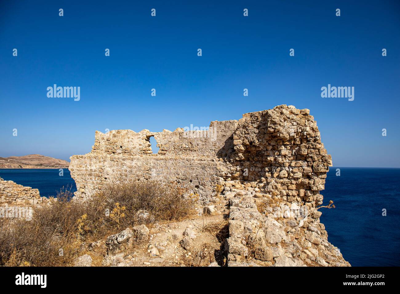 Ruined byzantine castle hi-res stock photography and images - Alamy
