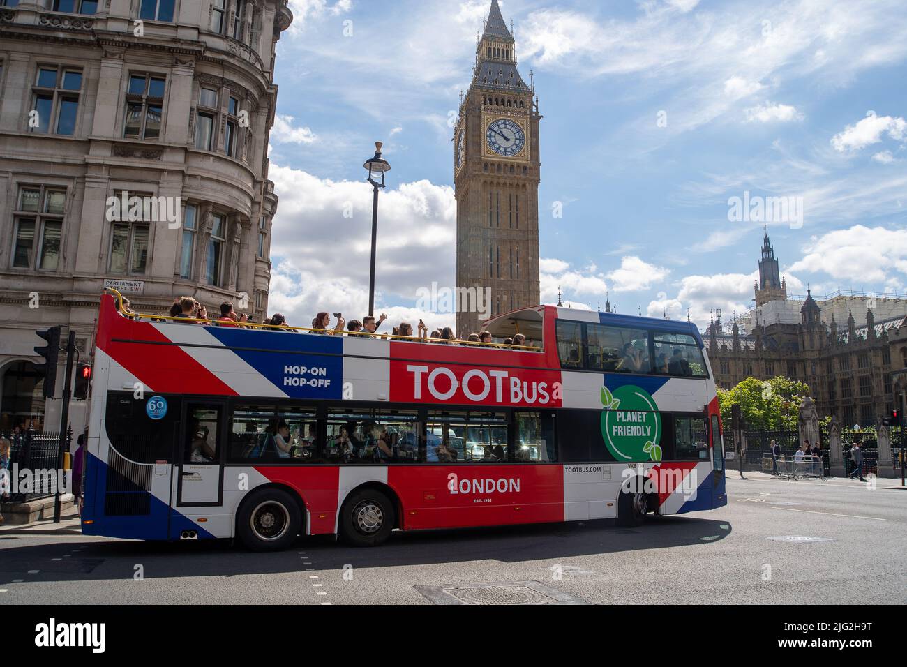 Westminster, London, UK. 5th July, 2022. A TootBus takes tourists on a ...