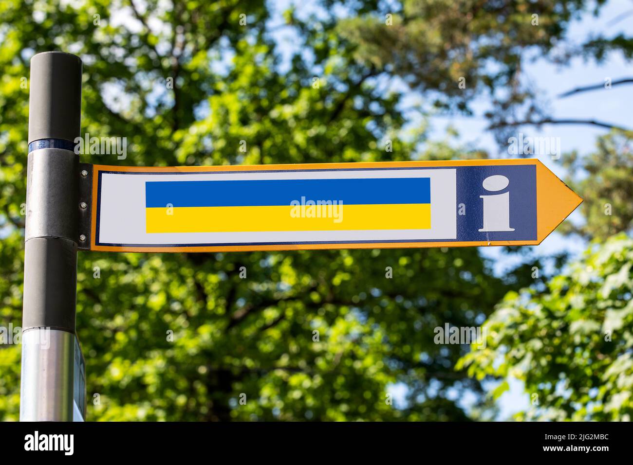 Ukraine Flag. Information reference arrow. Help and advice Stock Photo ...