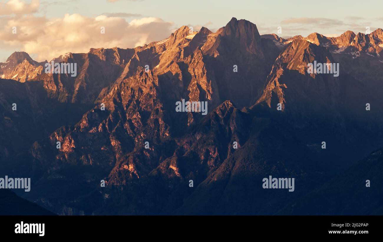 beautiful mountain range at lake como, Italy Stock Photo - Alamy