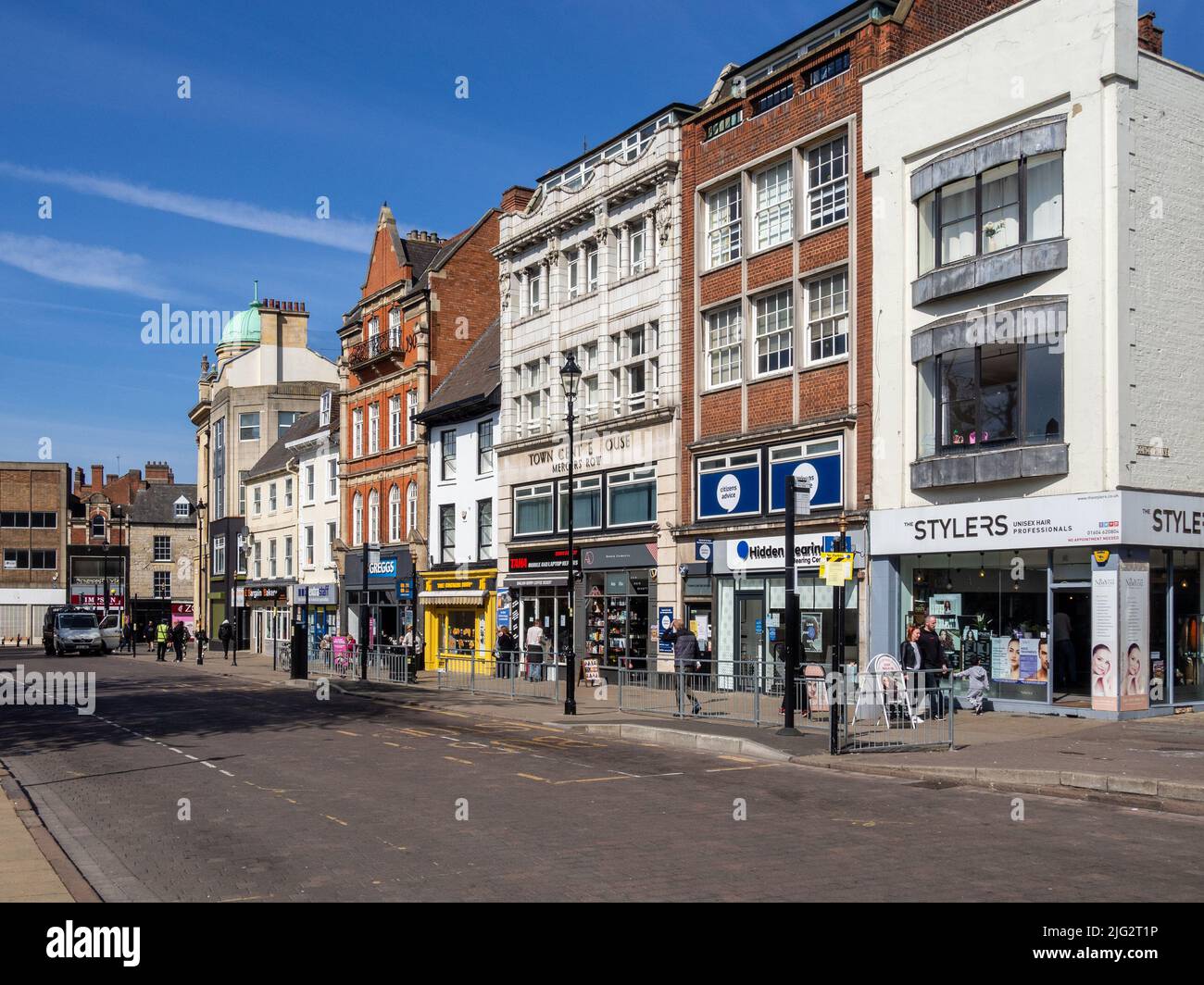 Row shops street scene hi-res stock photography and images - Alamy