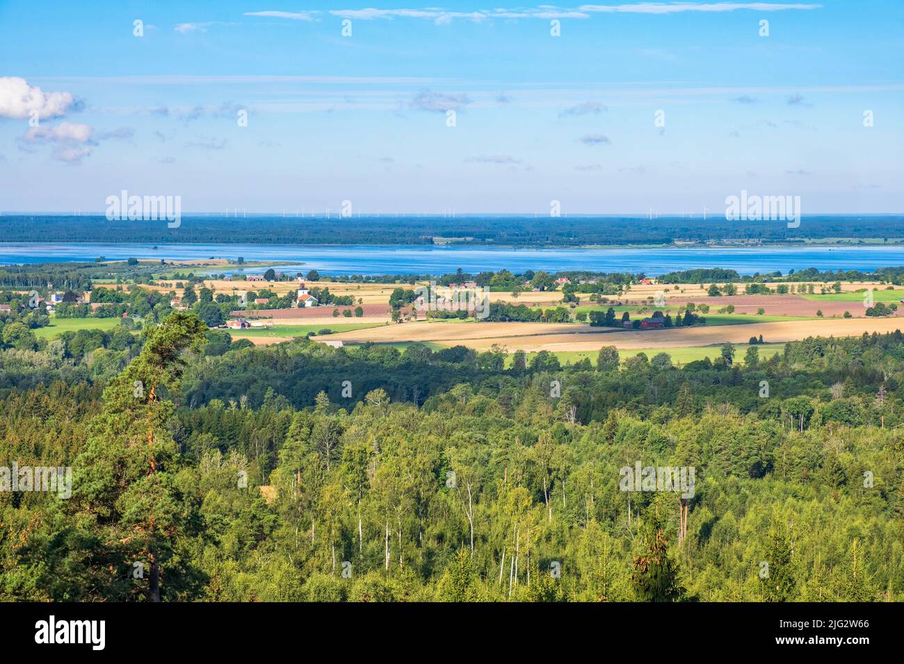 Lake and countryside view hi-res stock photography and images - Alamy