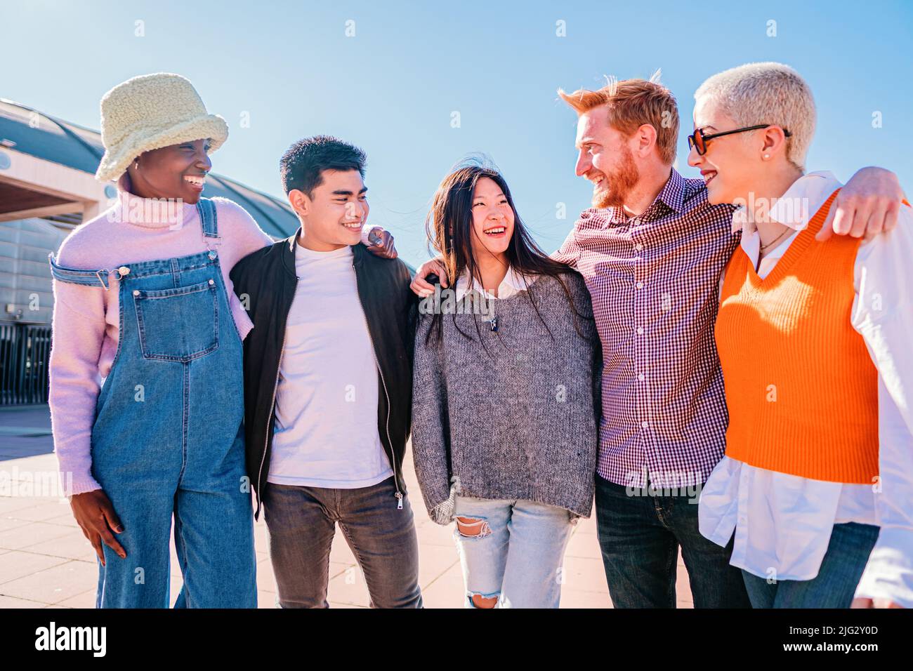 Meeting friends teenagers hi-res stock photography and images - Alamy