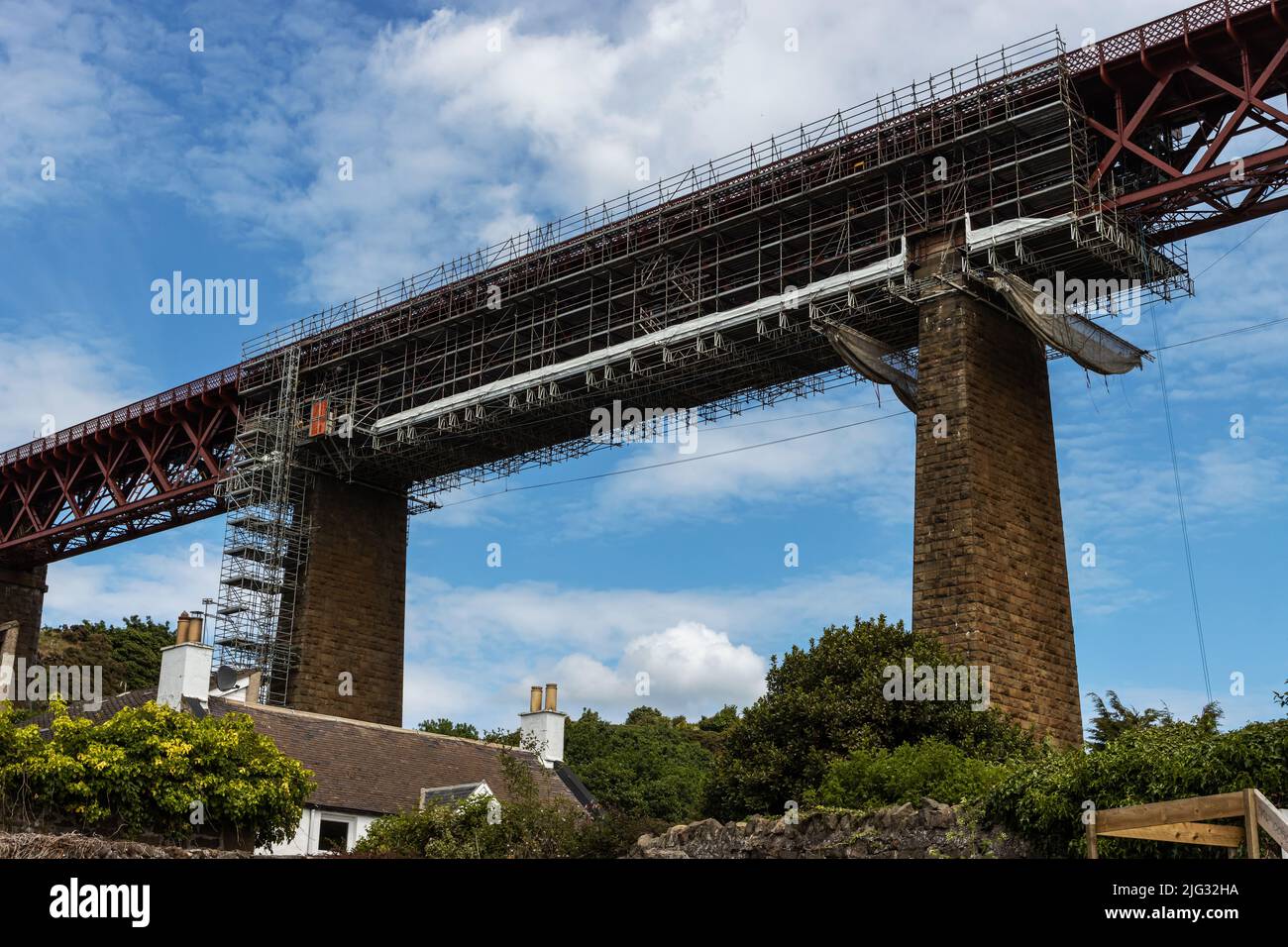 Scaffolding on Forth Bridge in Edinburgh Stock Photo - Alamy