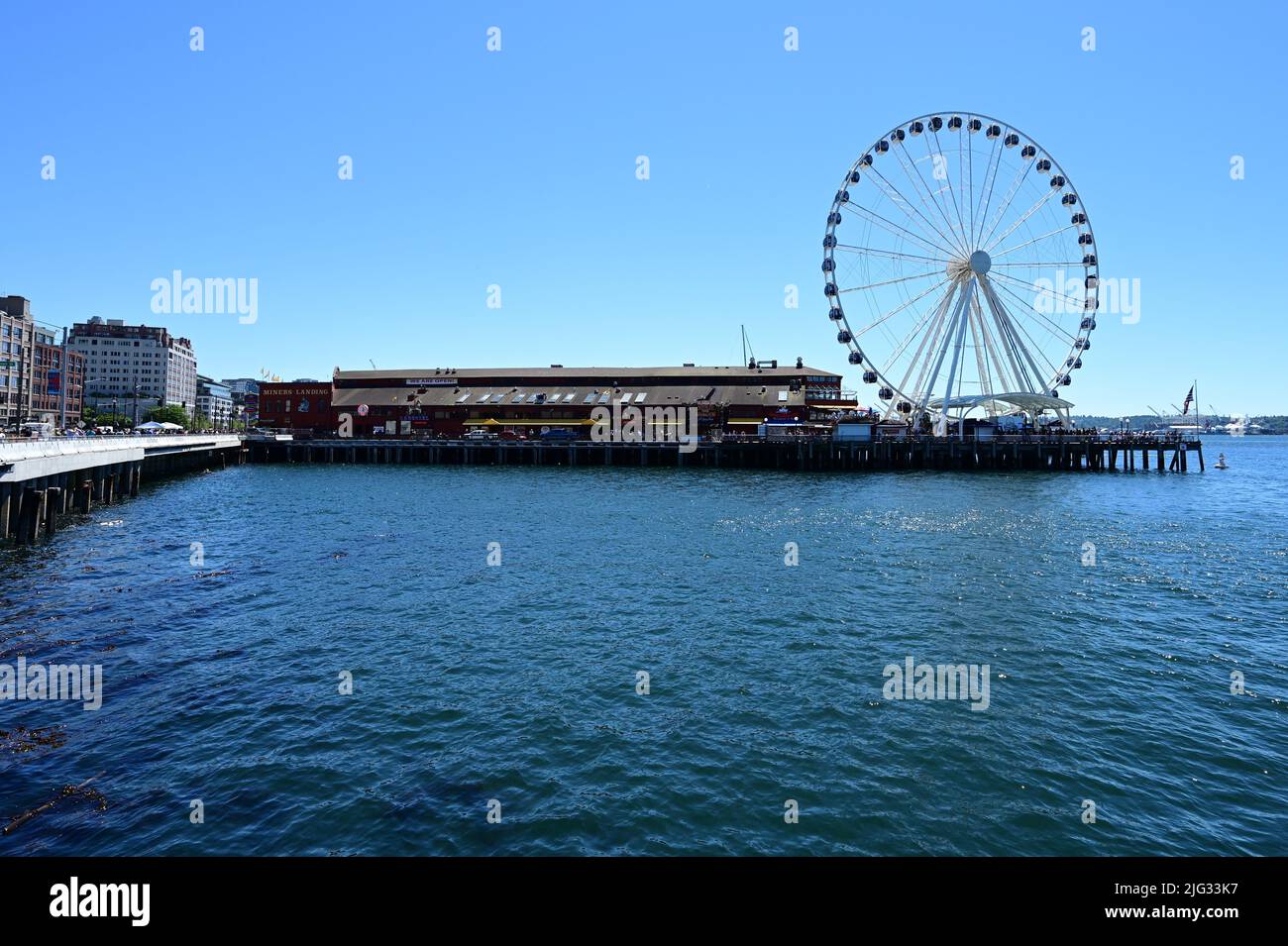 Seattle Great wheel at Pier 57 on Elliott Bay, Seattle Stock Photo - Alamy