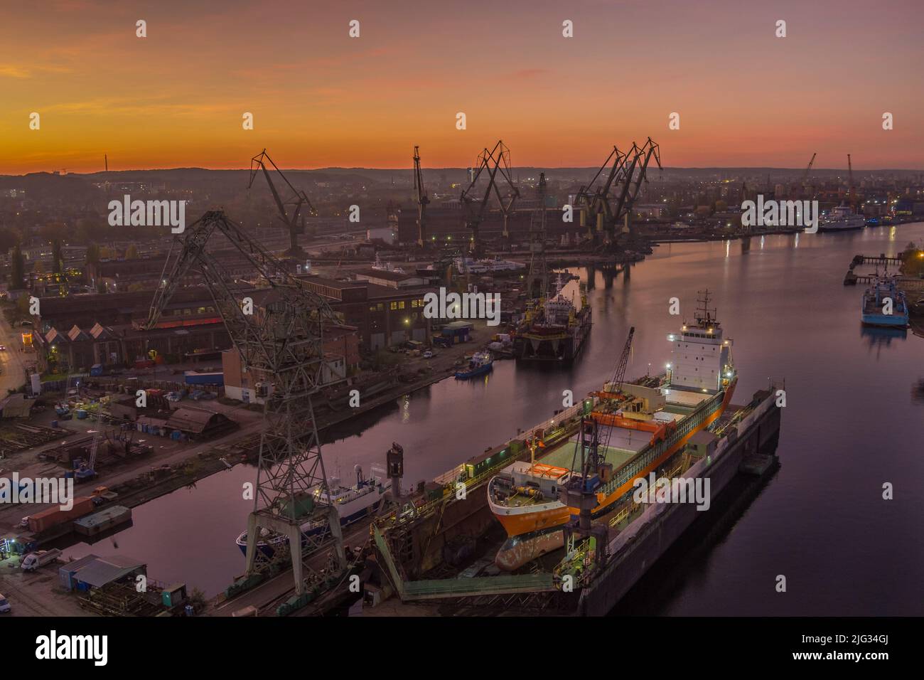 Shipyard dry dock ship boat hi-res stock photography and images - Alamy