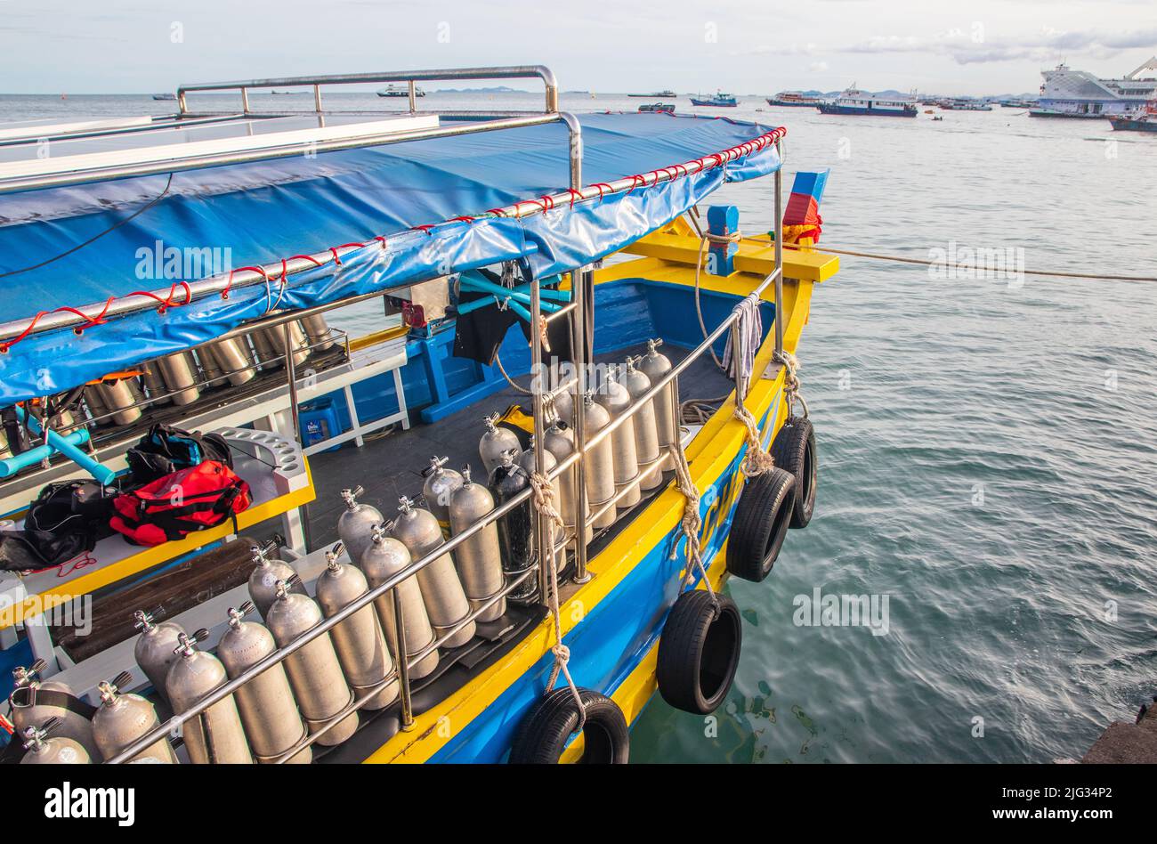 Oxygen tanks hi-res stock photography and images - Alamy