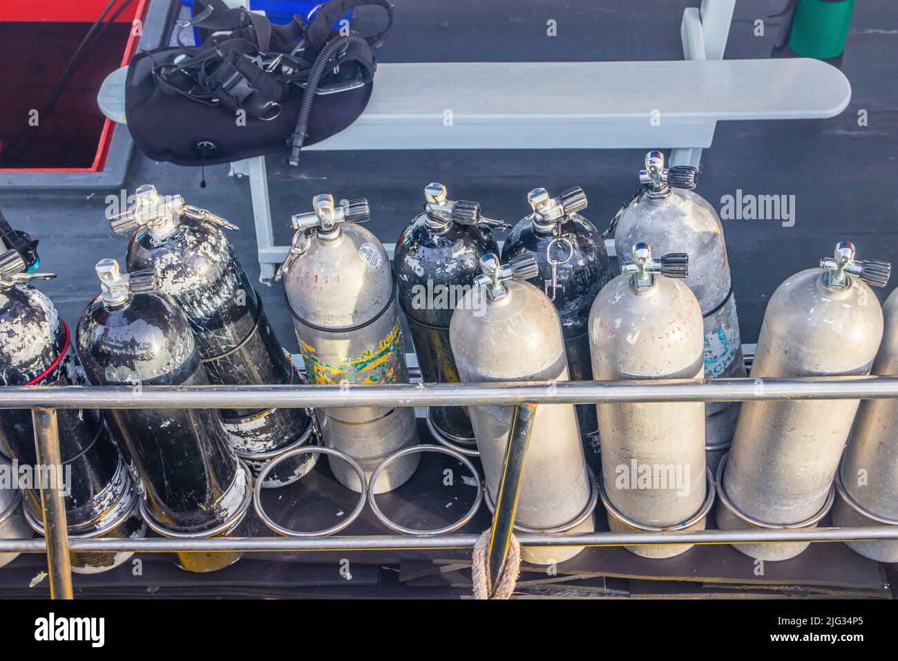 Oxygen tanks hi-res stock photography and images - Alamy